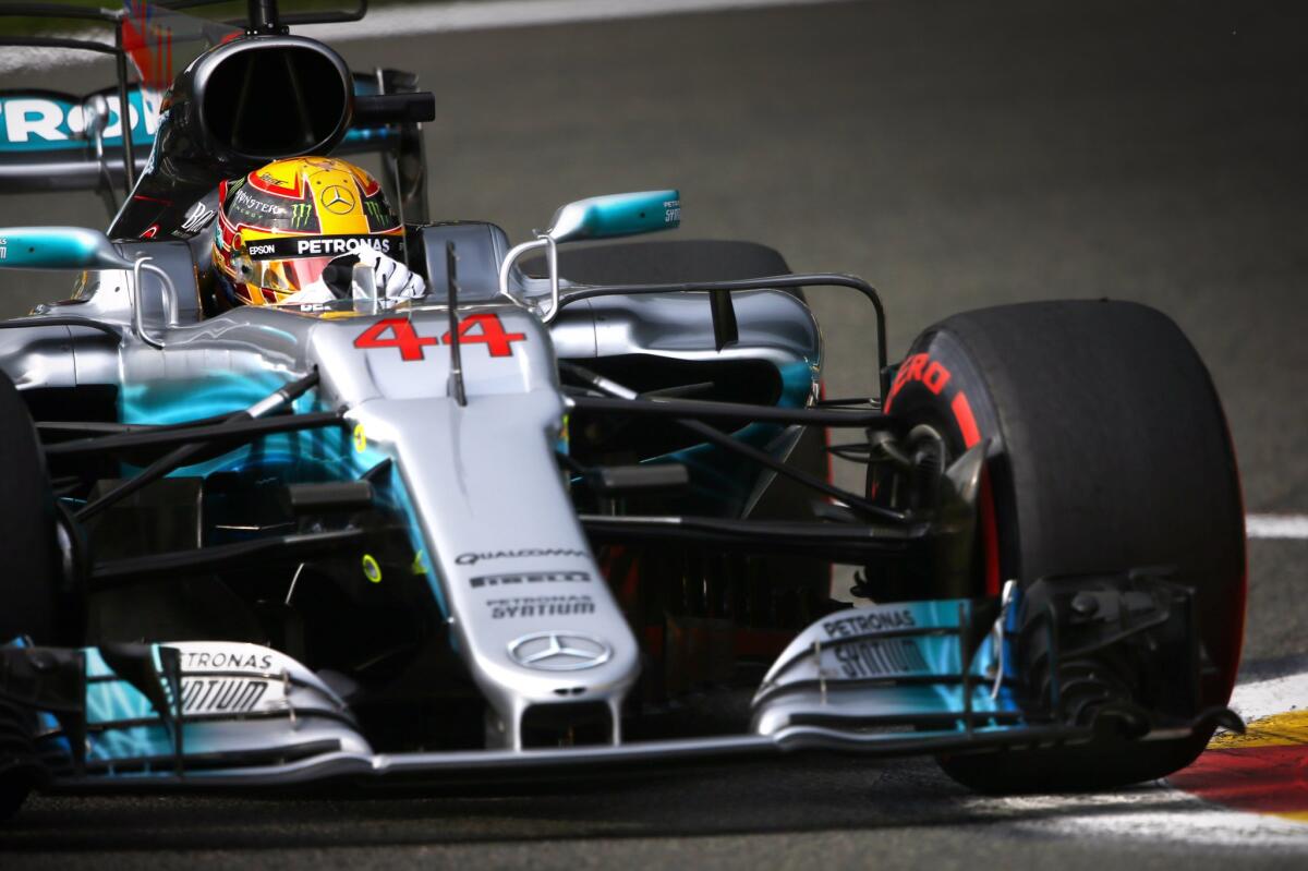 Lewis Hamilton verrassend op pole in Sepang, Verstappen derde - Grand ...