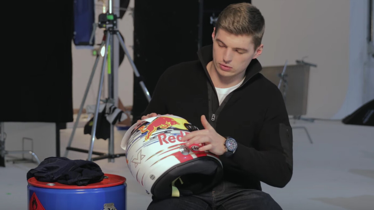 Max Verstappen onthult nieuwe helm - Grand Prix Radio